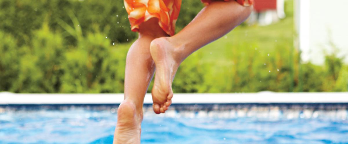 20 Songs to Enjoy Poolside | RICARDO