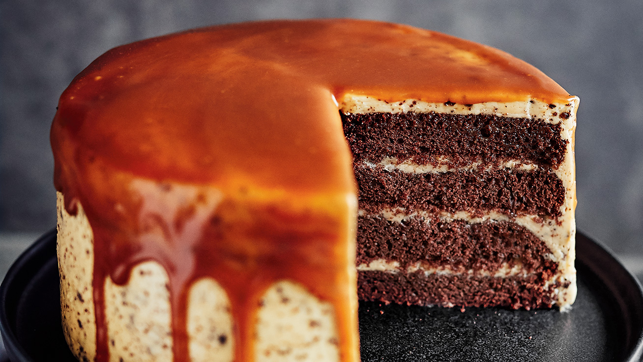 The Making of the RICARDO Fan Cake | RICARDO