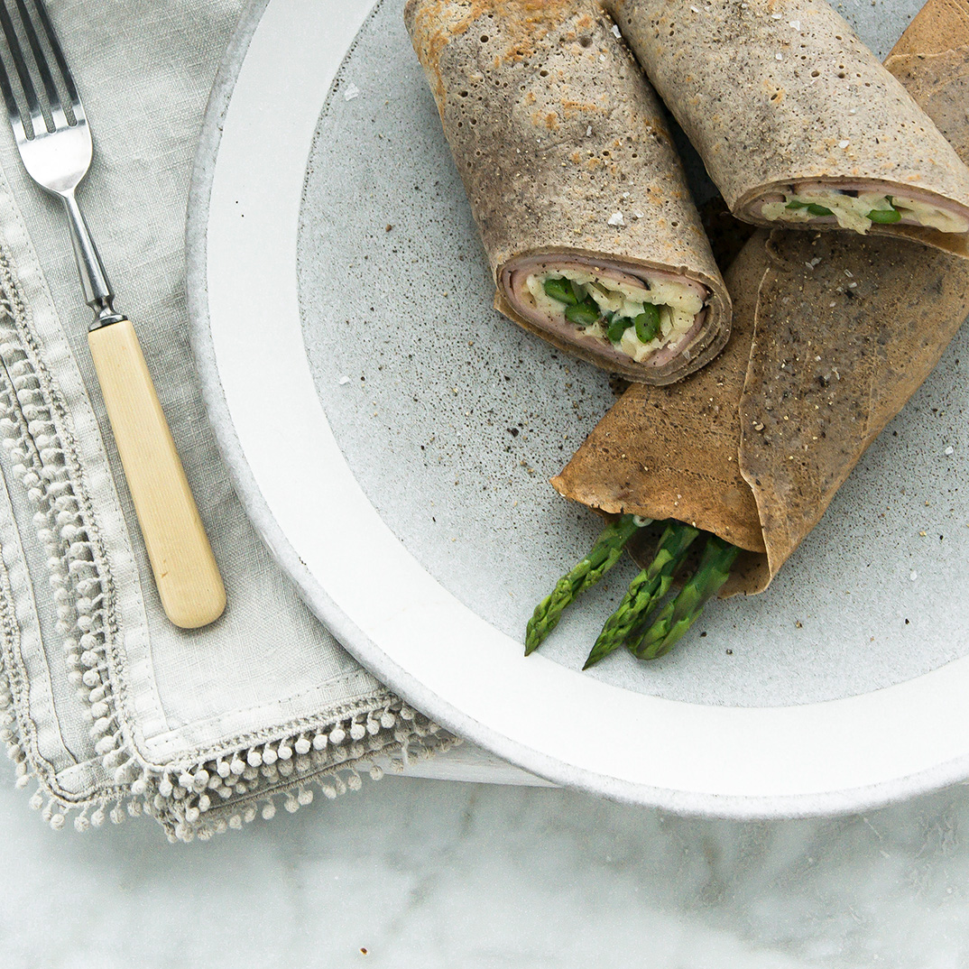 Crêpes de sarrasin au jambon, aux asperges et au fromage | RICARDO