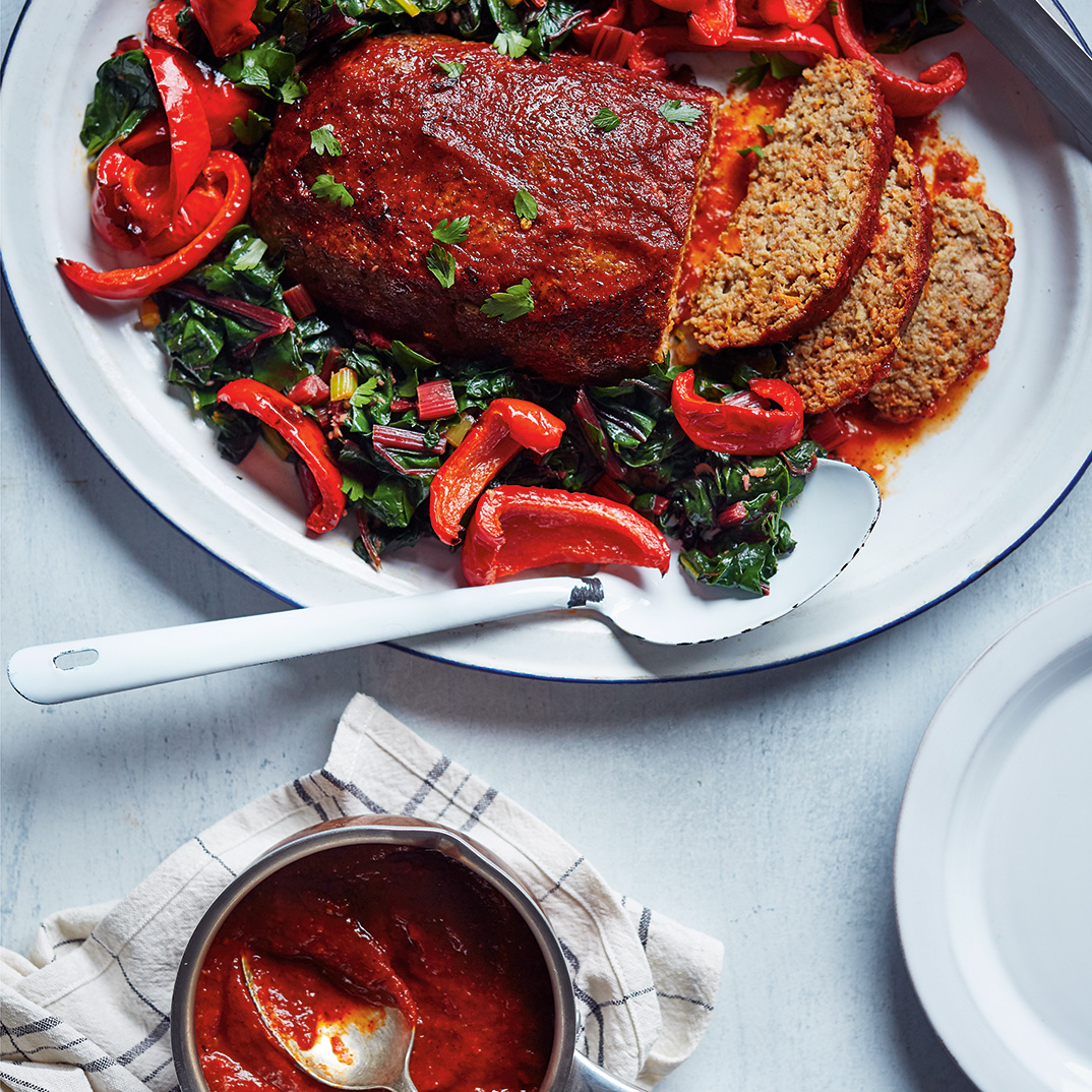 Pain de viande et de légumes, sauce barbecue aux poivrons rouges | RICARDO