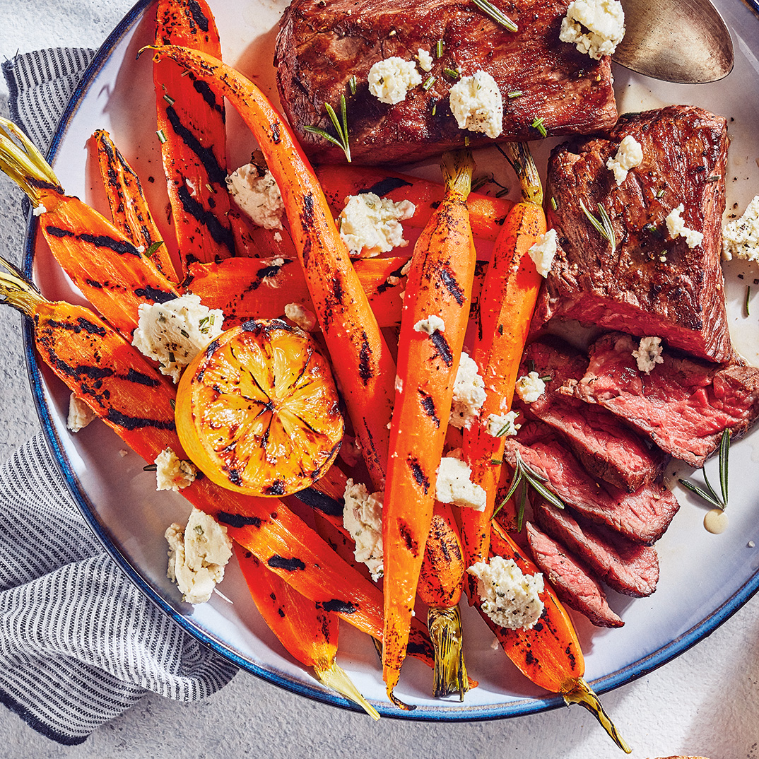 Bavette cuite sous vide, carottes grillées et fromage frais aux herbes ...