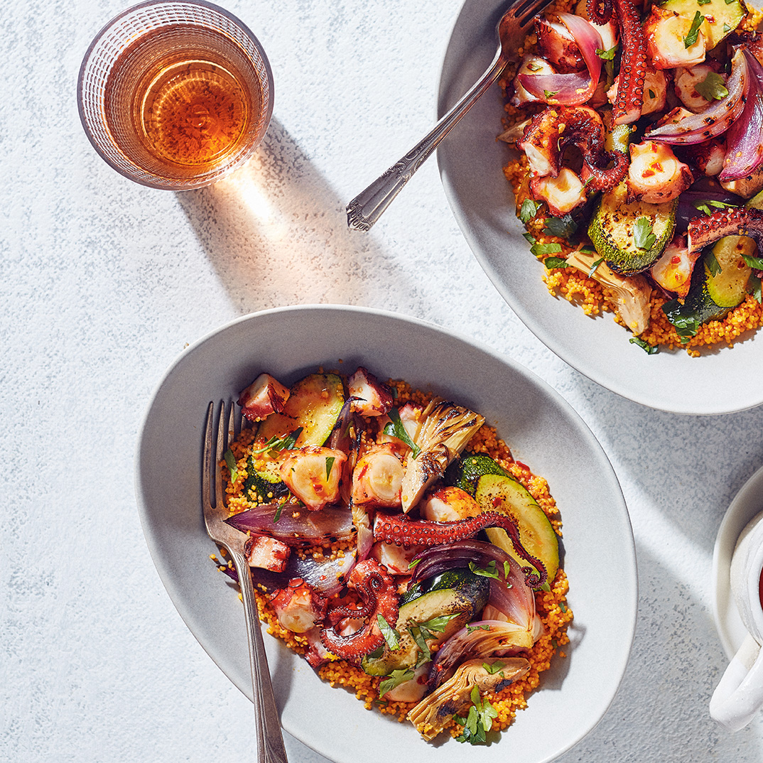 Salade de pieuvre et de légumes grillés, couscous au jus de carottes ...