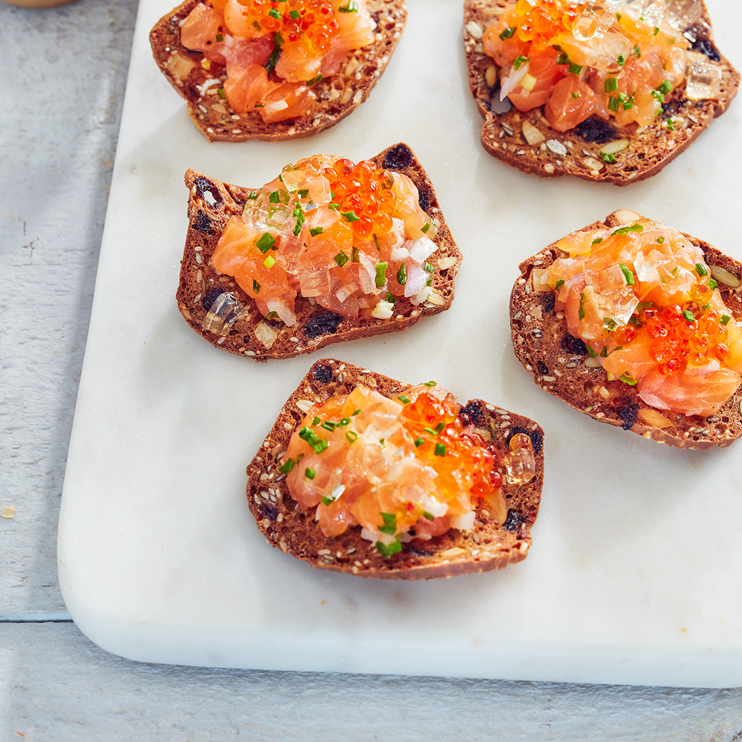 Canapés au tartare de truite, gelée au gin et à l’érable | RICARDO