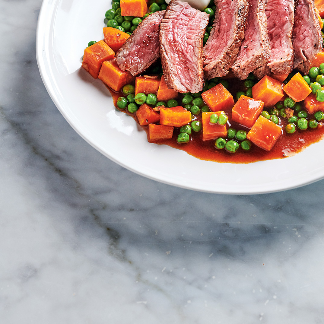 Biftecks de haut de surlonge, petits pois et patate douce | RICARDO