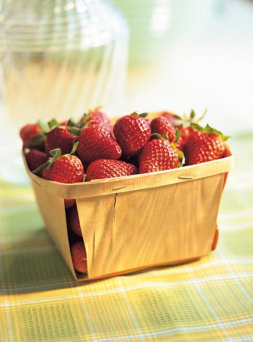 Petits gâteaux éponge à la crème et aux fraises | RICARDO