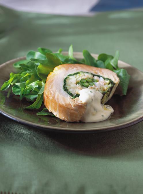 Rôti de saumon froid farci aux crevettes et aux légumes | RICARDO