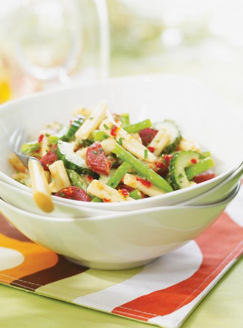 Salade de pâtes au chorizo et aux légumes verts | RICARDO