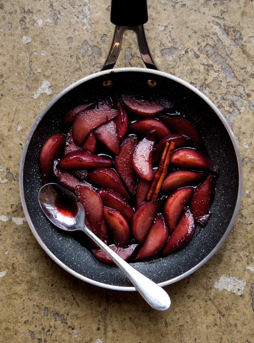 Braised Pears in Red Wine | RICARDO