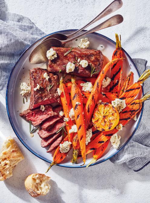 Bavette cuite sous vide, carottes grillées et fromage frais aux herbes ...