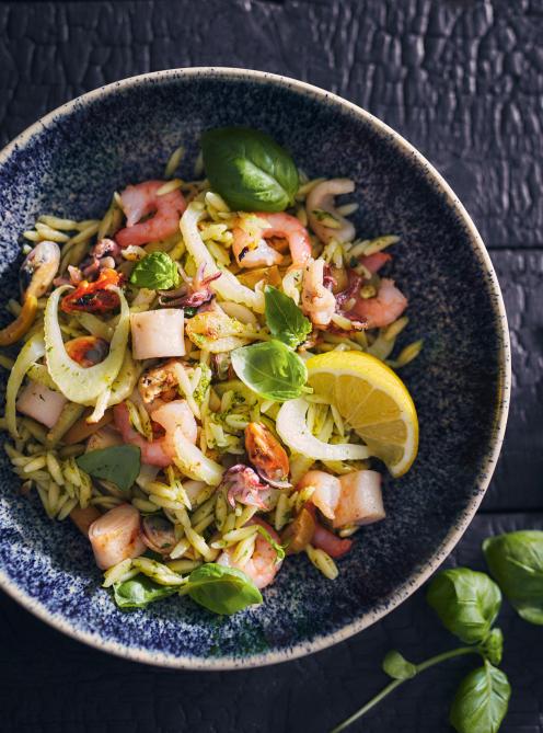 Salade d’orzo aux fruits de mer grillés | RICARDO