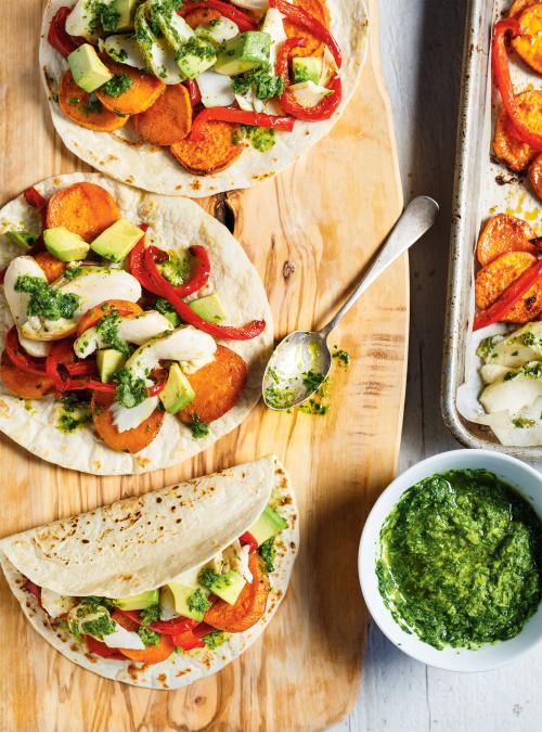 Tacos de poisson sur une plaque et salsa à la coriandre - Glouton