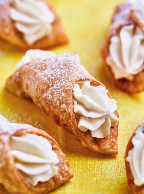 Cannoli with Mascarpone Lemon Cream | RICARDO