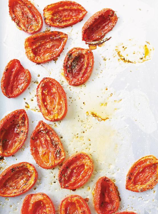Salade de pâtes de blé entier, tomates grillées | RICARDO
