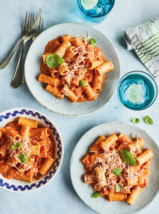 Pâtes à la sauce tomate et à la vodka (Romanoff) | RICARDO