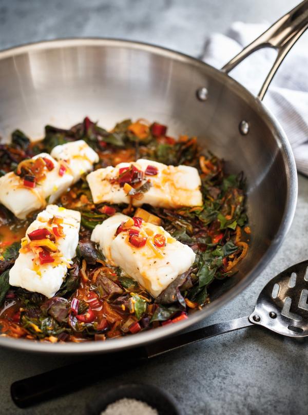 Poisson blanc, bouillon au gingembre et bettes à carde | Ricardo