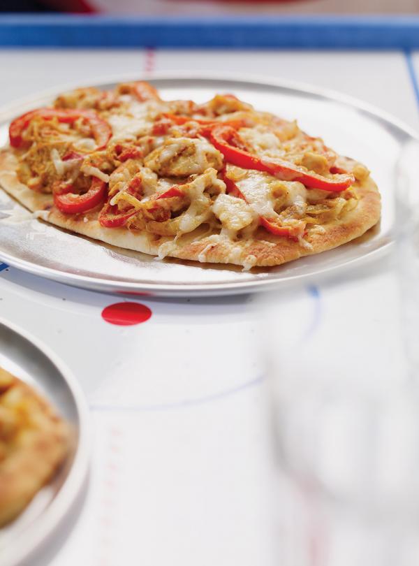 Pizza sur pain naan | Ricardo