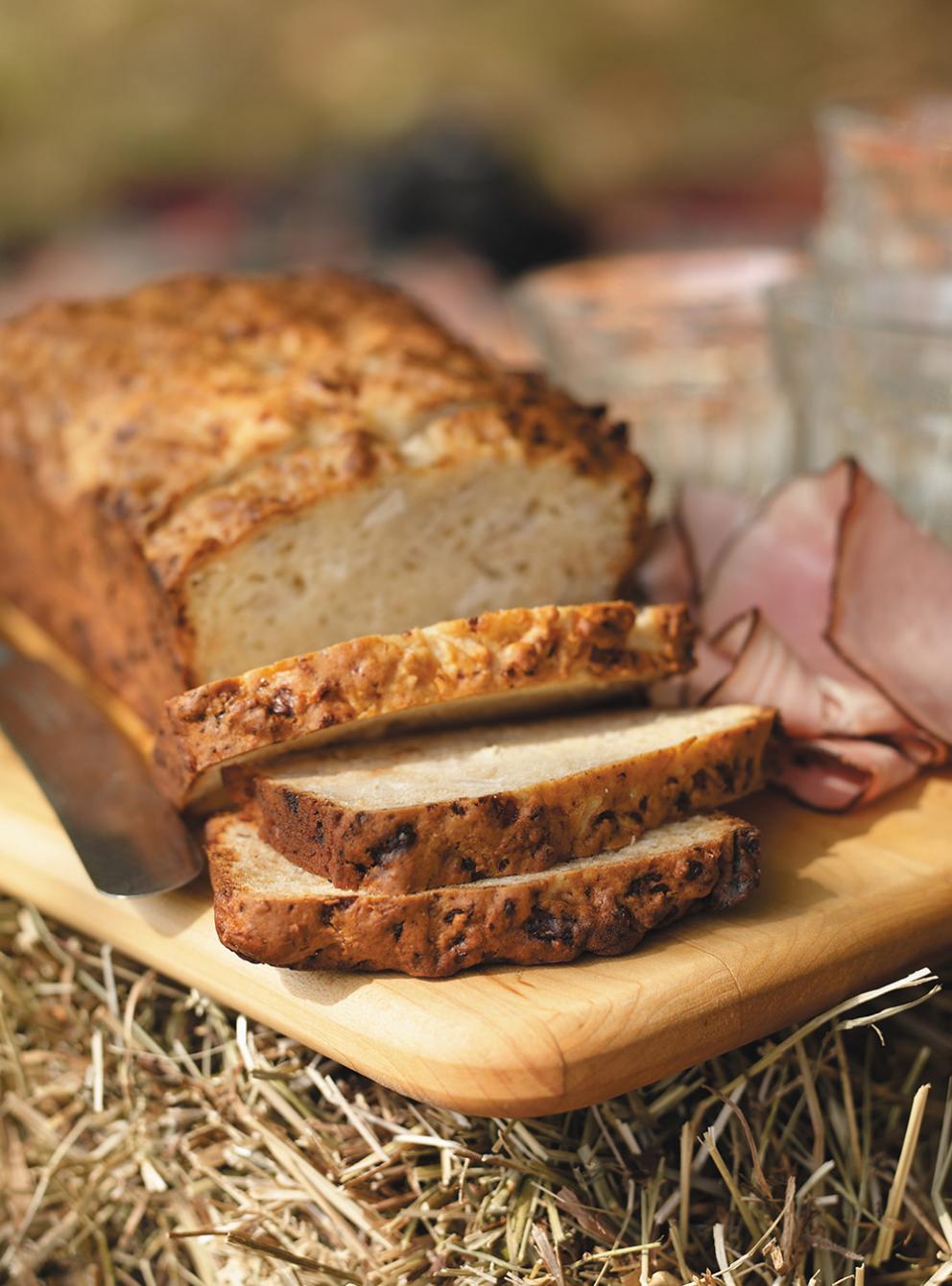 Apple–Cheddar Quick Bread | RICARDO