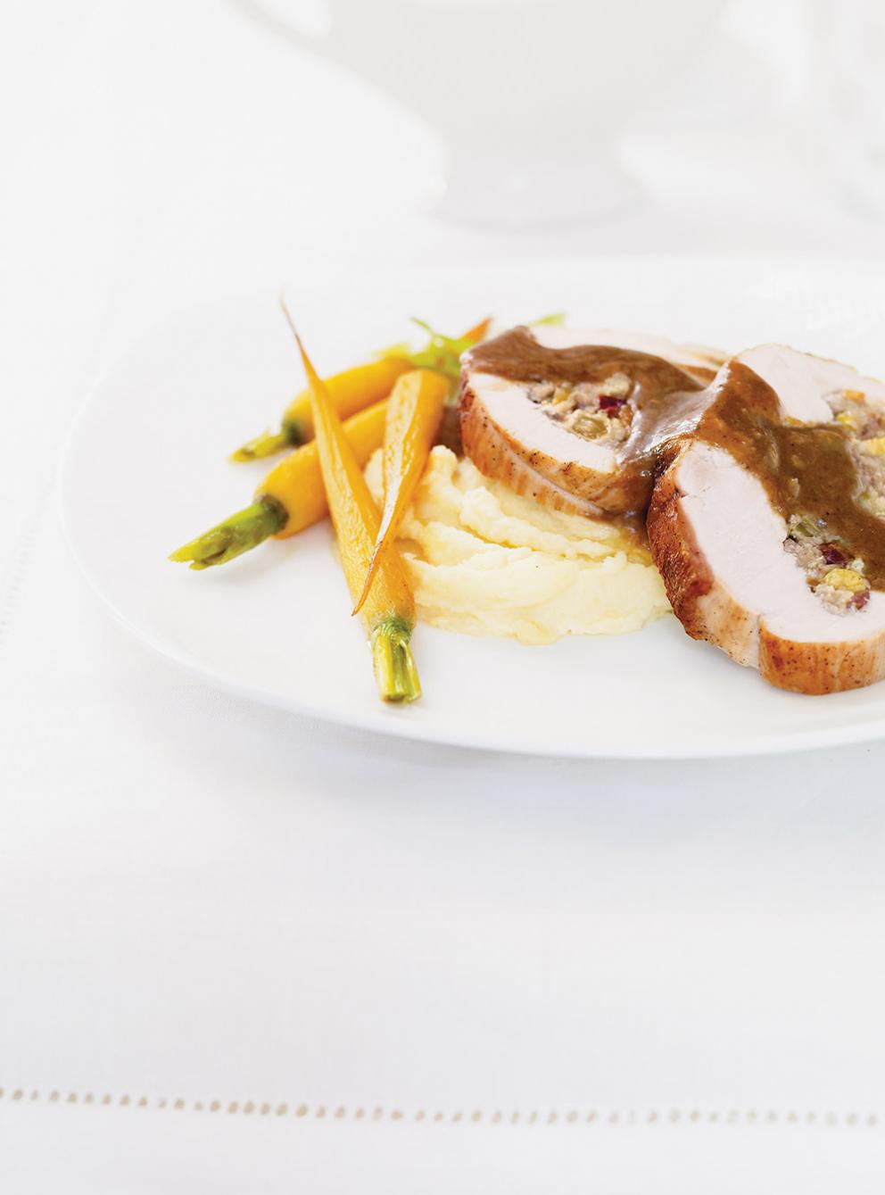 Rôti de dinde aux épices farci aux noix | RICARDO