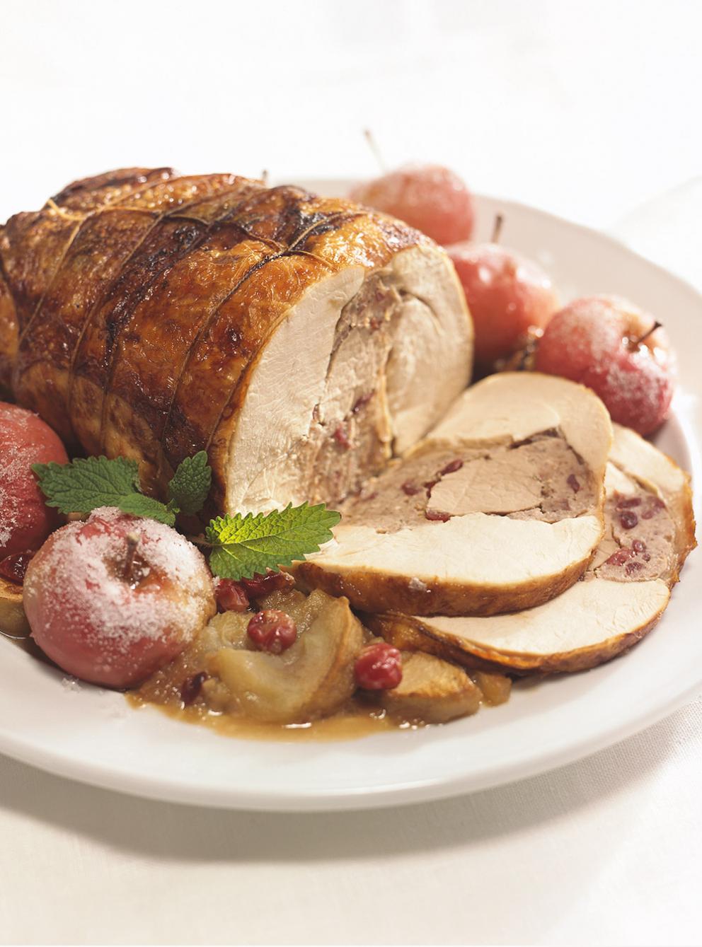 Rôti de dinde farci aux saucisses et aux canneberges | RICARDO