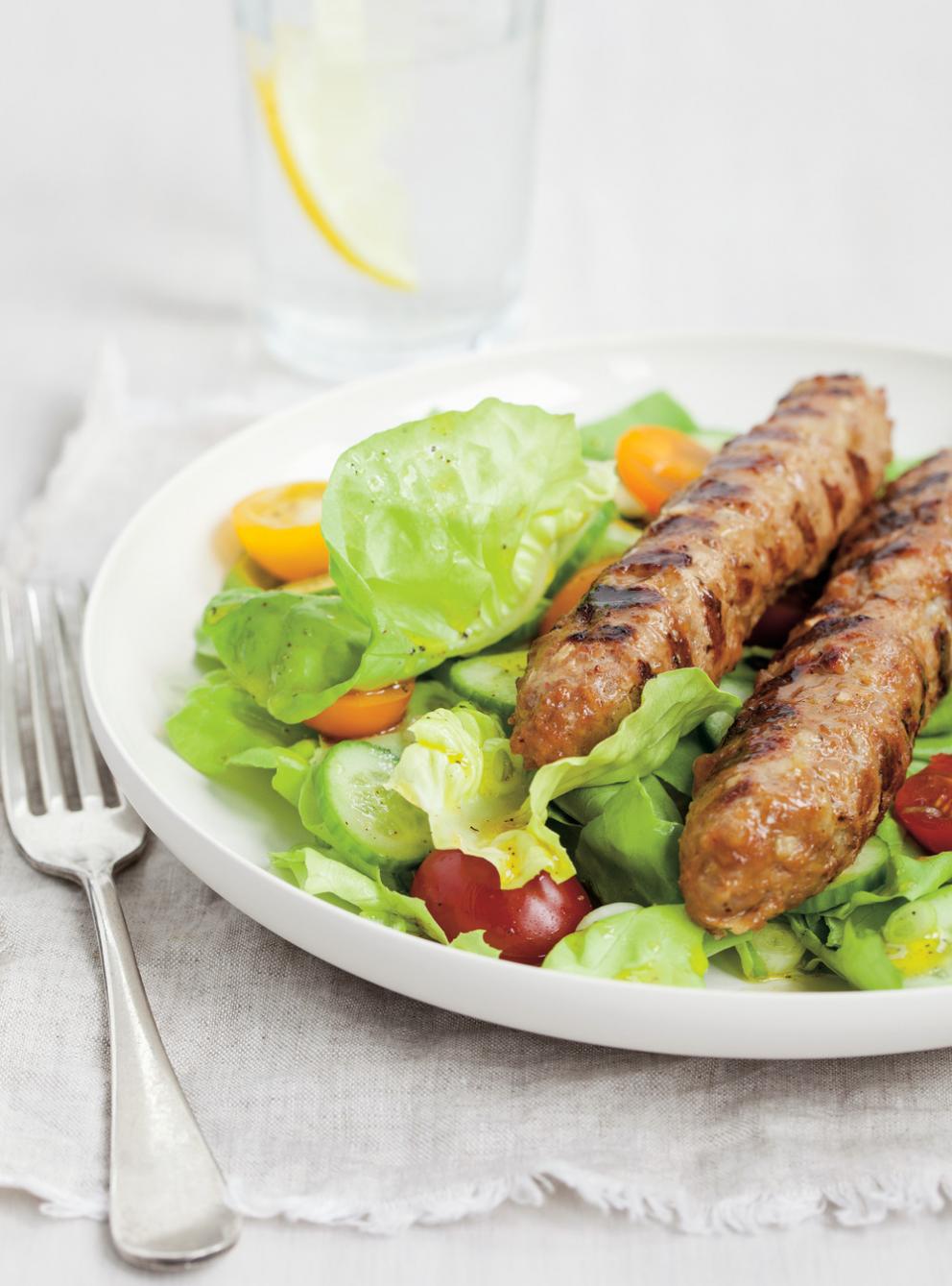 Keftas et salade verte, vinaigrette au citron | RICARDO