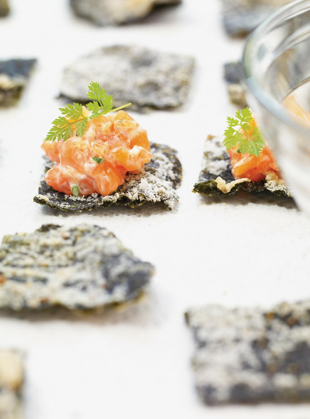 Tartare de saumon sur algue nori frite | RICARDO