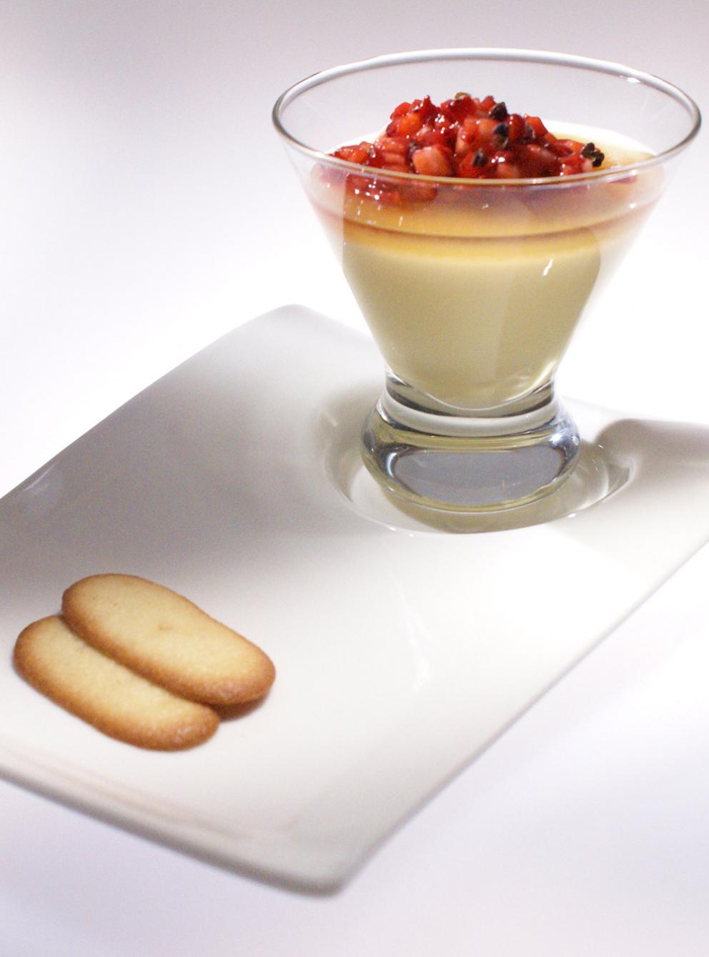 White chocolate pots de crème with passion fruit jelly | RICARDO