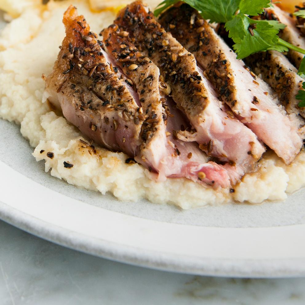 Spice-Crusted Pork Chops on Cauliflower Purée | RICARDO