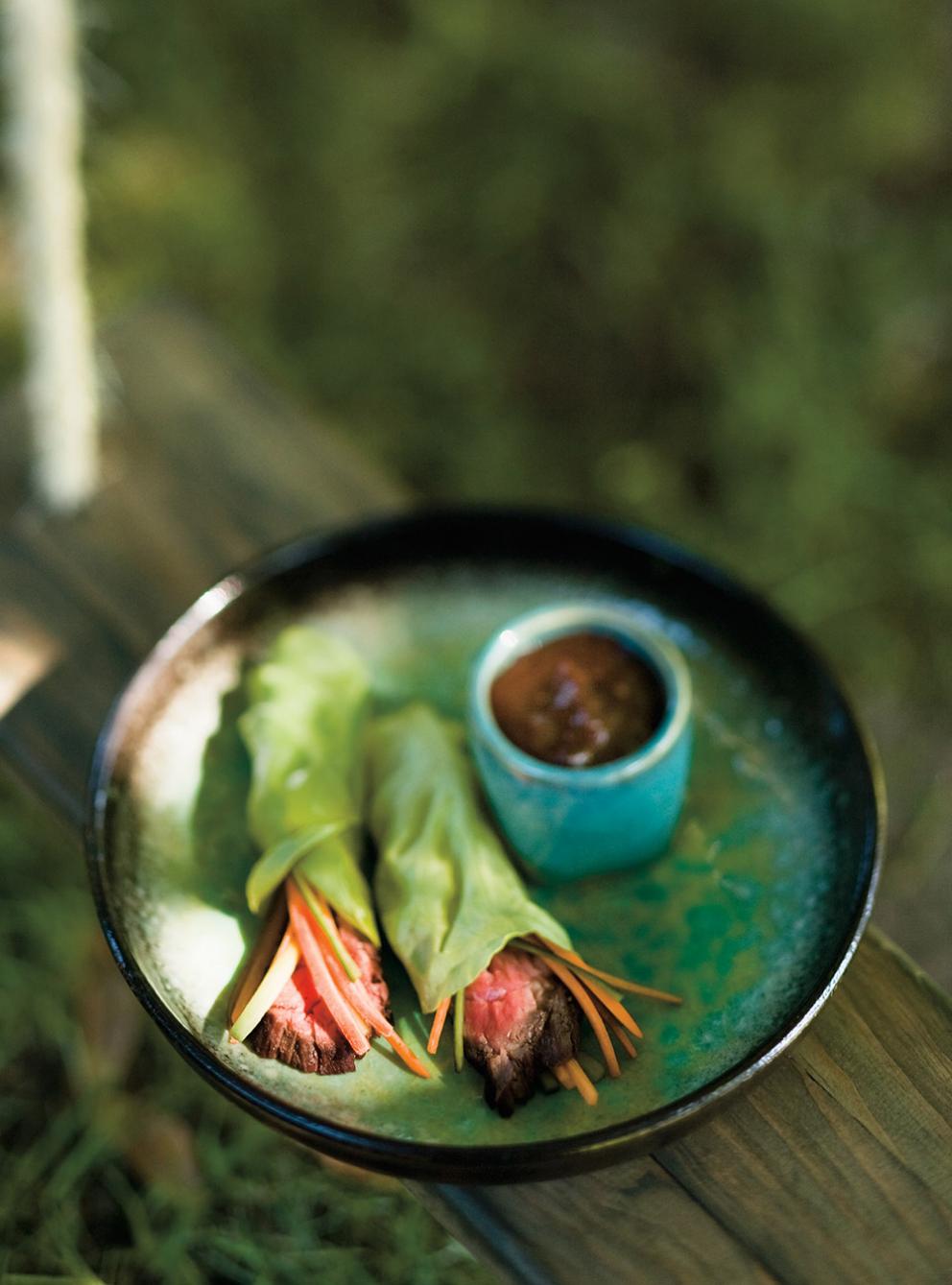 Rouleaux de laitue et bavette grillée | RICARDO