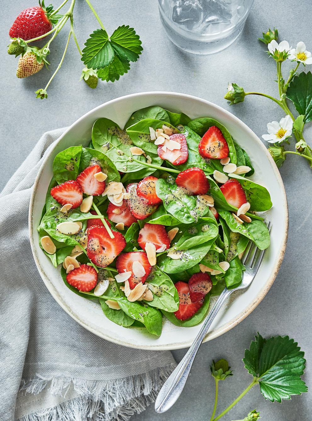 Salade d'épinards et de fraises | RICARDO