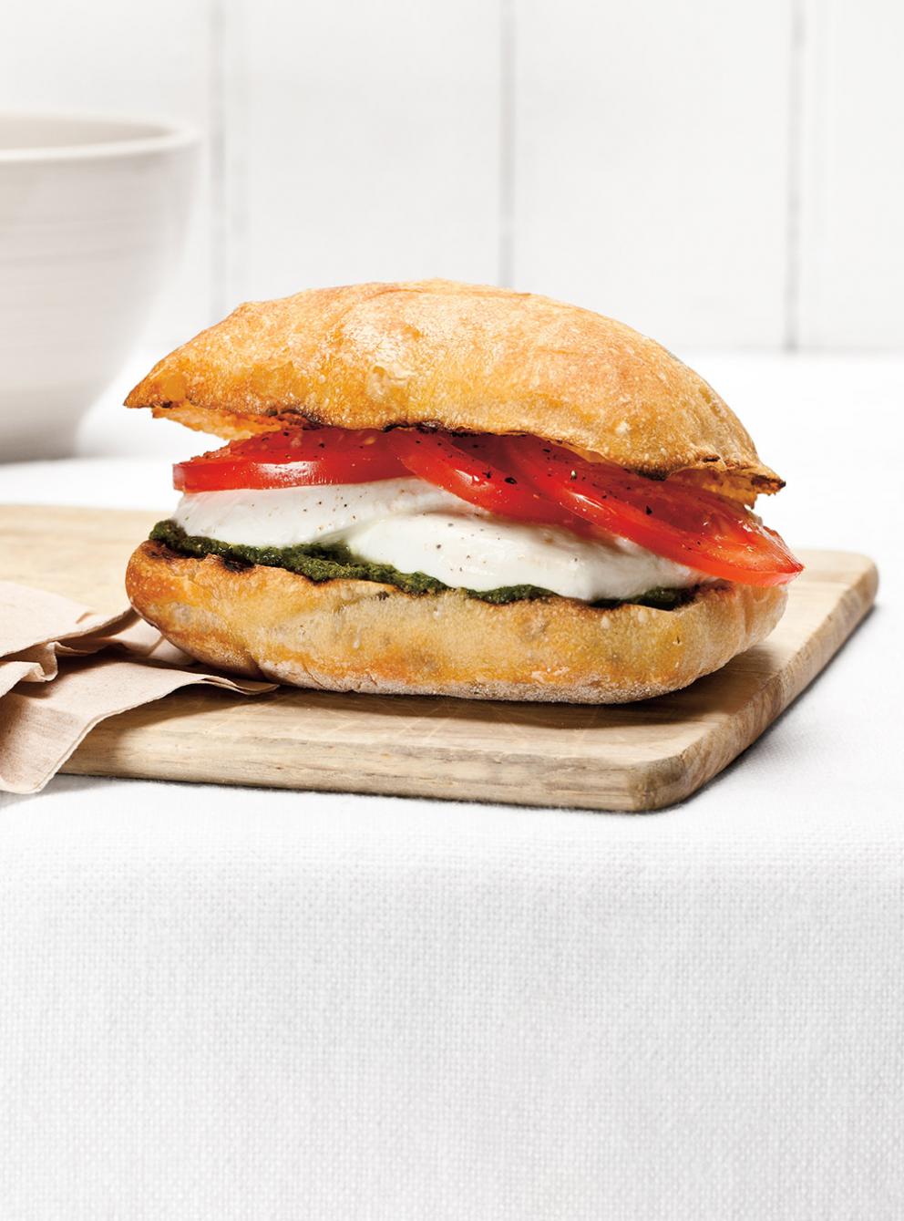 Sandwich aux tomates et au pesto | RICARDO