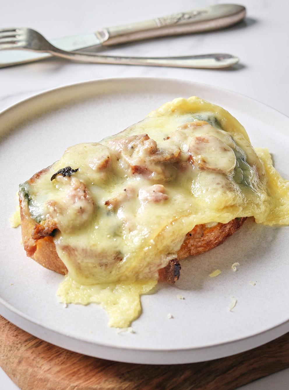 Warm Cheesy Toasts | RICARDO