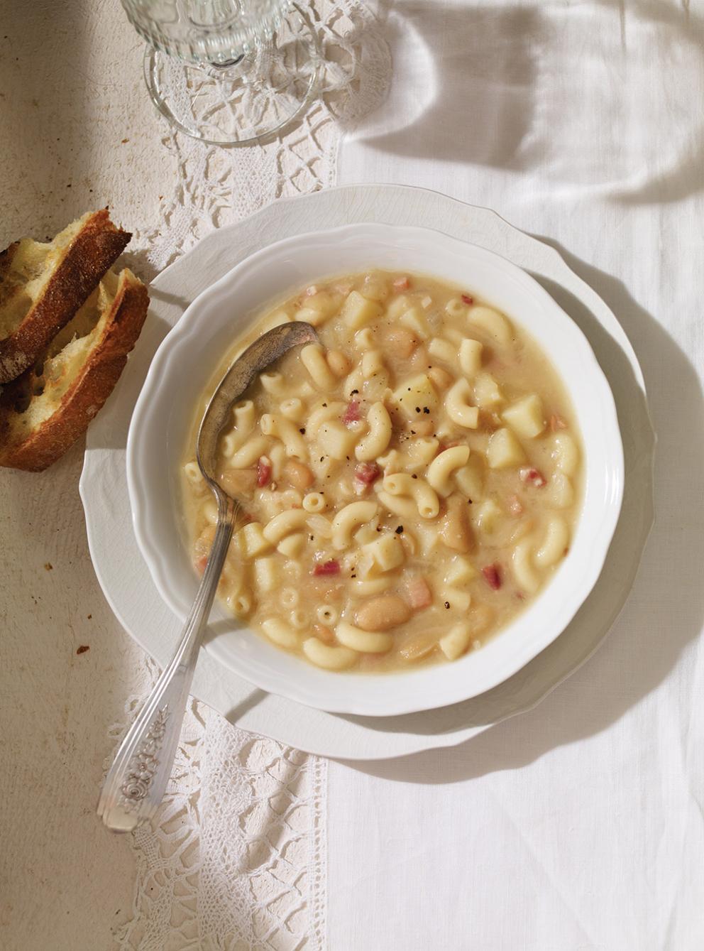 Pasta e Fagioli (Macaroni and Bean Soup) | RICARDO
