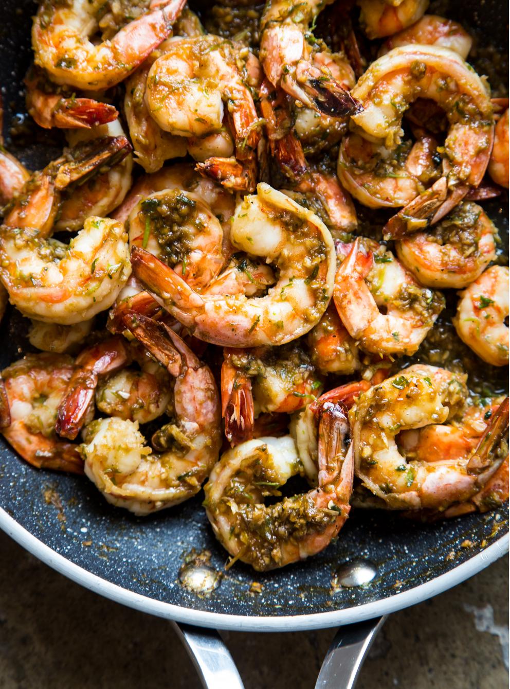 Sauté de crevettes aux racines de coriandre | RICARDO