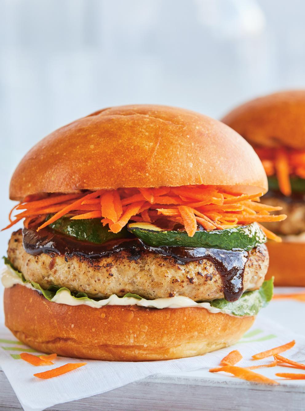 Burger de style Bánh mì | RICARDO