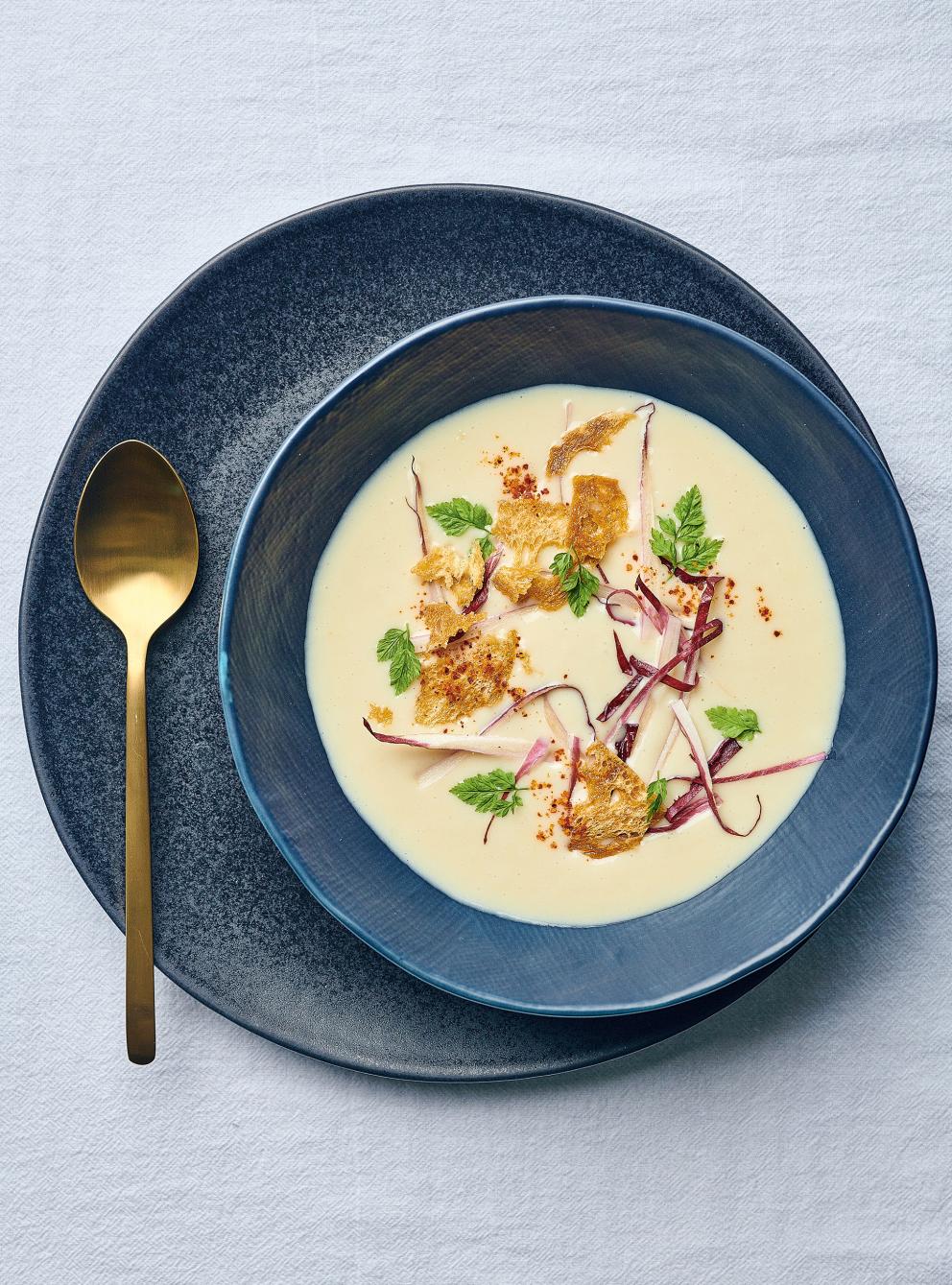 Cream of Endive Soup with Fried Bread Chips | RICARDO
