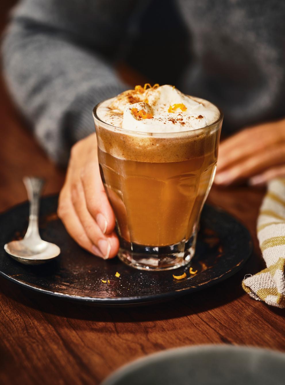 Boisson chaude au rhum et au beurre (hot buttered rum) | RICARDO