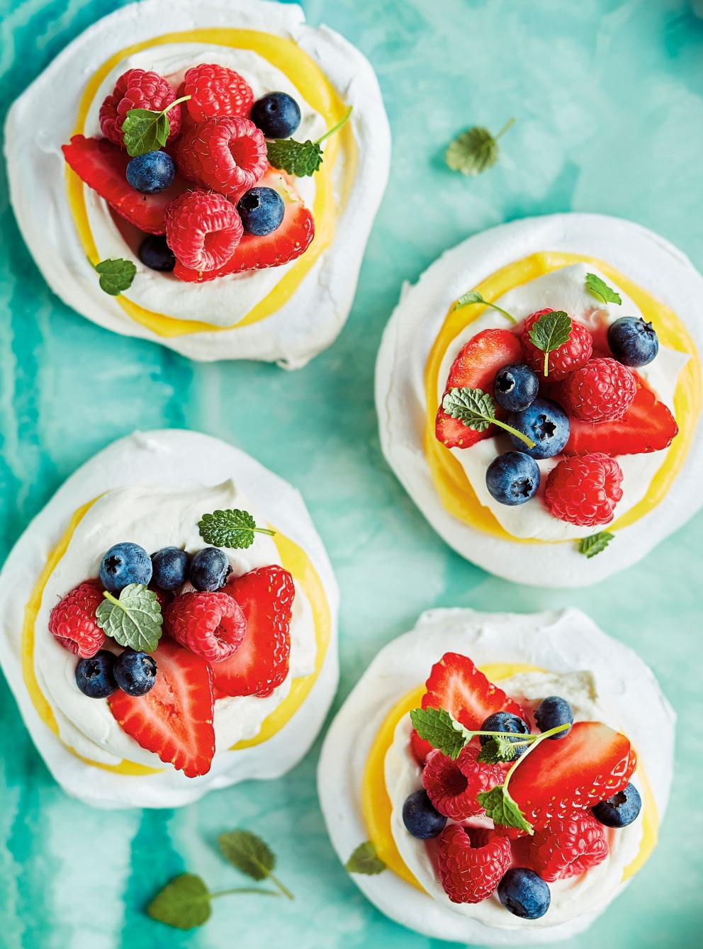 Pavlova aux petits fruits et curd au citron (la meilleure) | RICARDO