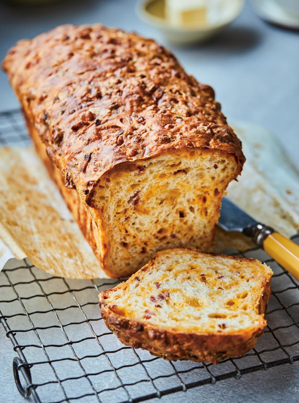 Cheddar Bacon Bread | RICARDO