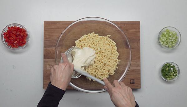 Salade verte aux pommes, noix, bacon et érable | RICARDO